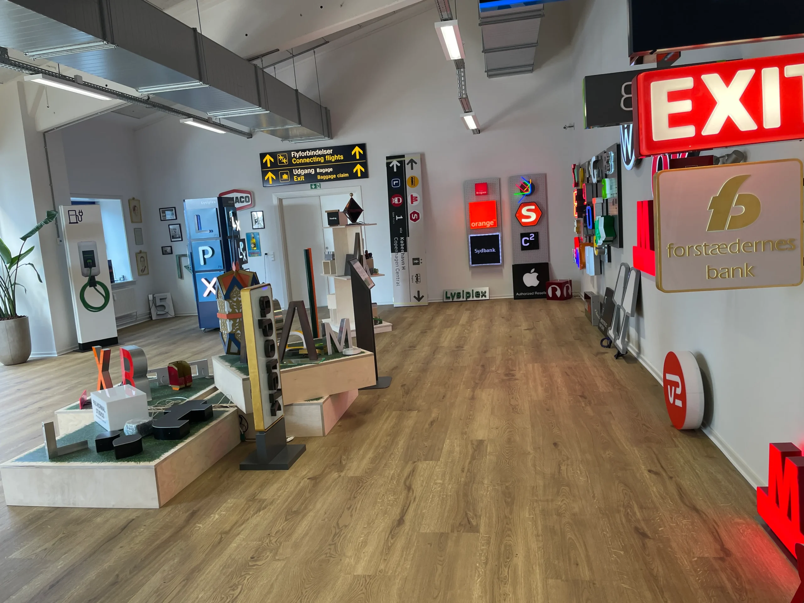 Kontakt Lysiplex – Showroom og produktion i Brøndby | Lysiplex